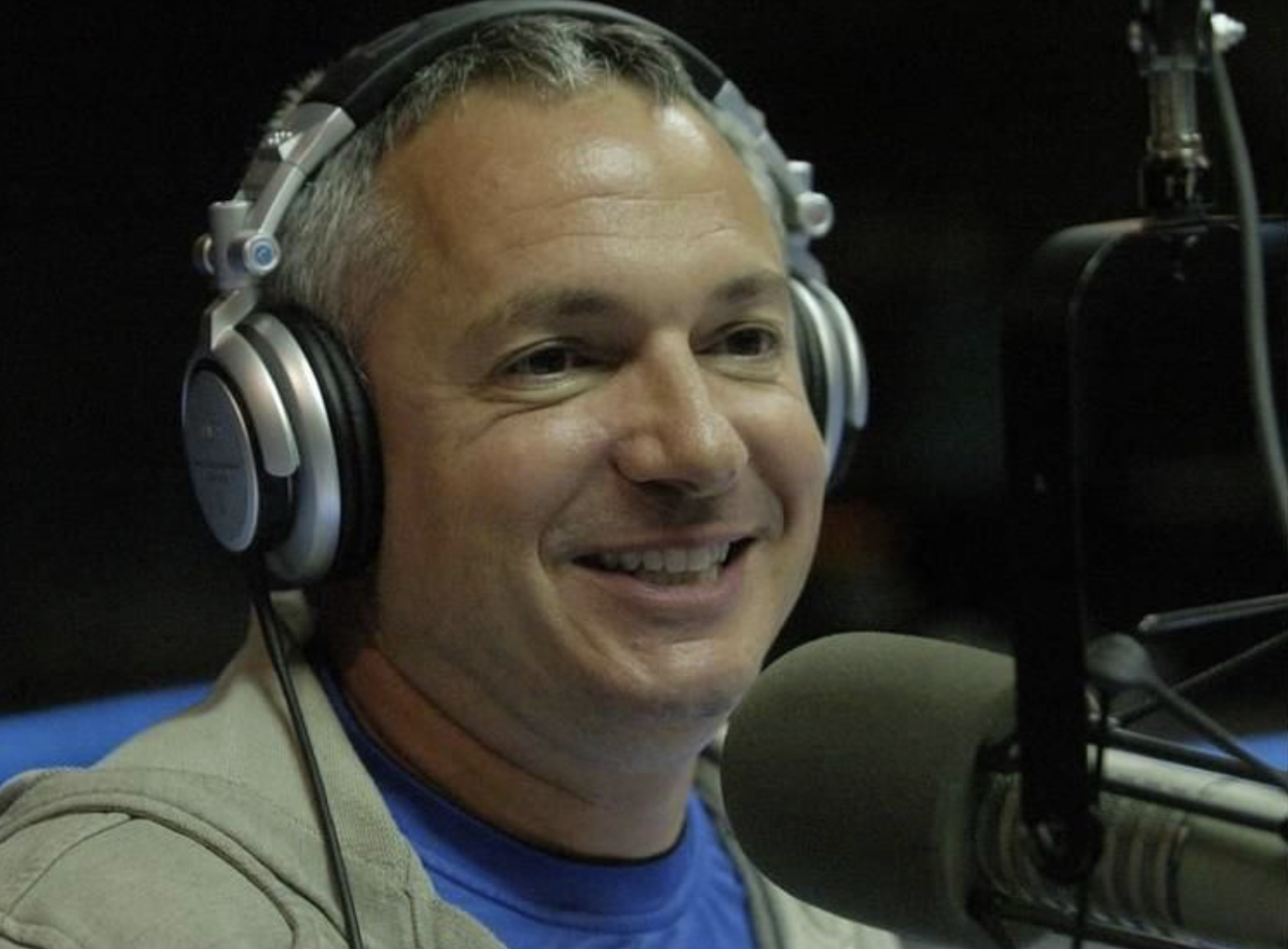 Carl Amari returns to host ‘WGN Radio Theatre’ Sunday nights | Robert Feder